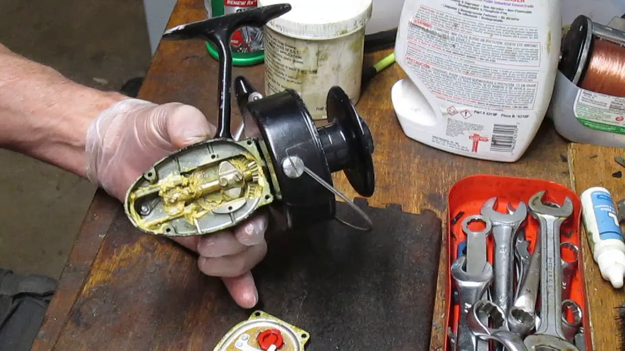 Why Is My Spinning Reel Hard To Turn? [Solved] – All Fishing Gear
